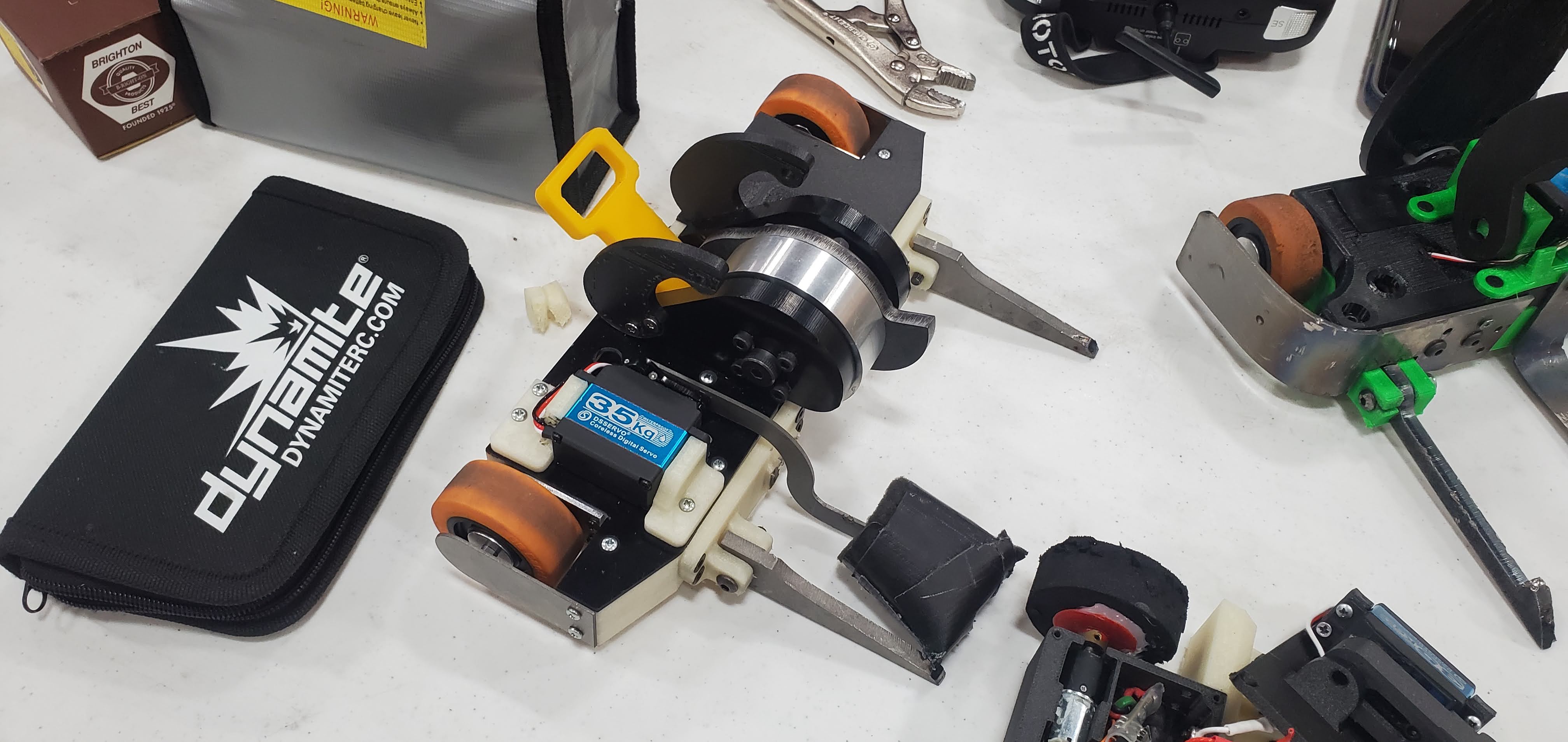 Phenomena-3lb Beetleweight – Bone Dead Robotics
